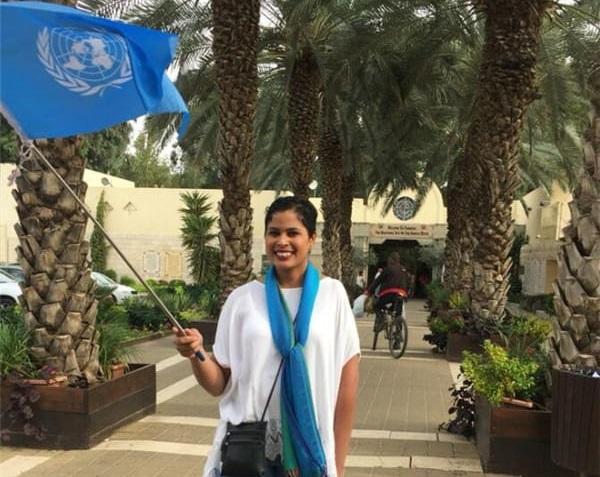 custom tour guide flag |tour guide with flag |tour leader flag|tour ...